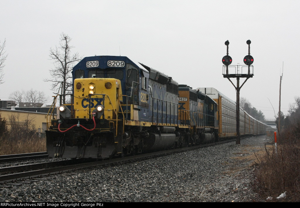 CSX 8209 and train Q217